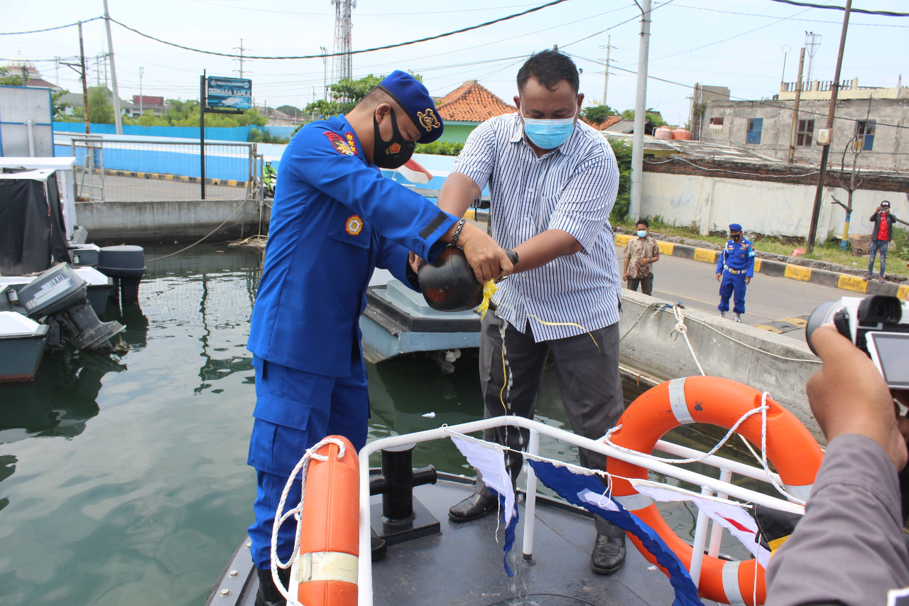 Baharkam mengirimkan kapal patroli polisi kelas C kepada Ditpolairud ...