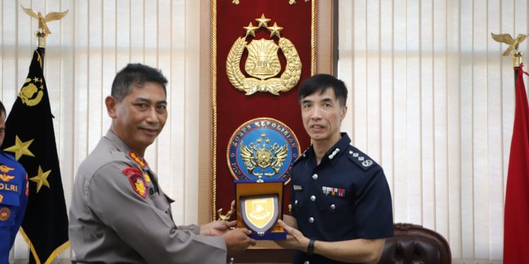 “Kunjungan Commander of Singapore Police Coast Guard (SPCG) ke Mako Korpolairud Baharkam Polri ...